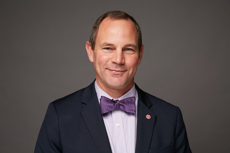 Episode 011: Digging Into the Family Business Landscape with Daniel G ...